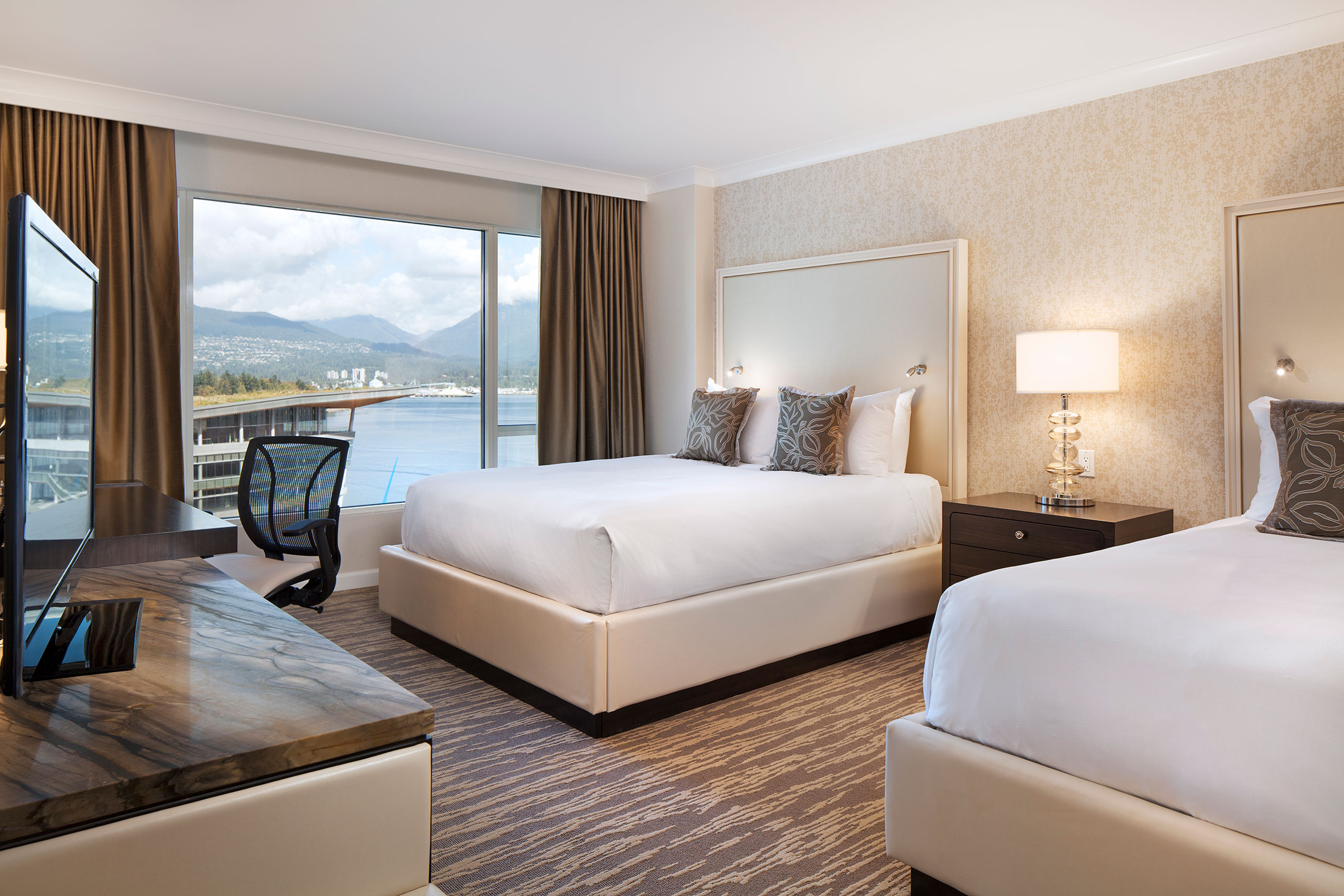 Signature Harbour Stanley Park View Room - Fairmont Waterfront